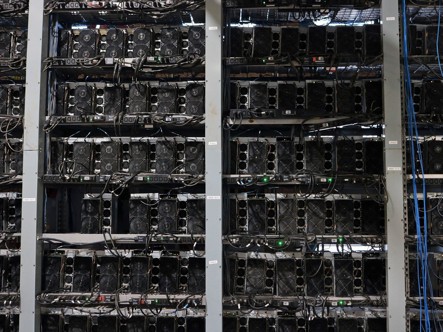 Bitmain Discounts Bitcoin Mining Machines in an Already Depressed Market