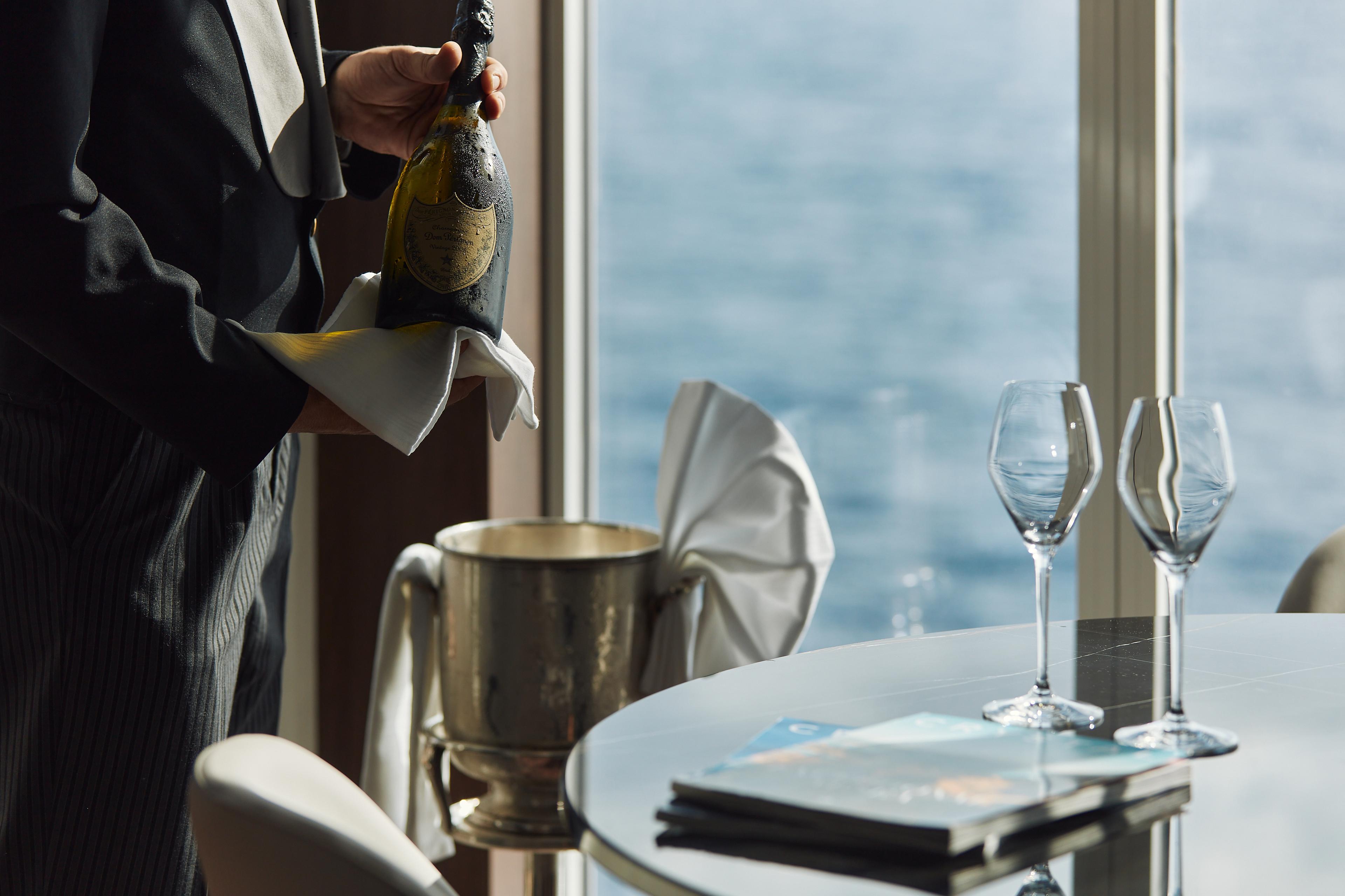 Crystal Cruises | 24 HOUR IN-SUITE DINING