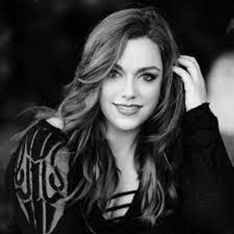 Michaela Skye & Albert Lee - RoguesGuide