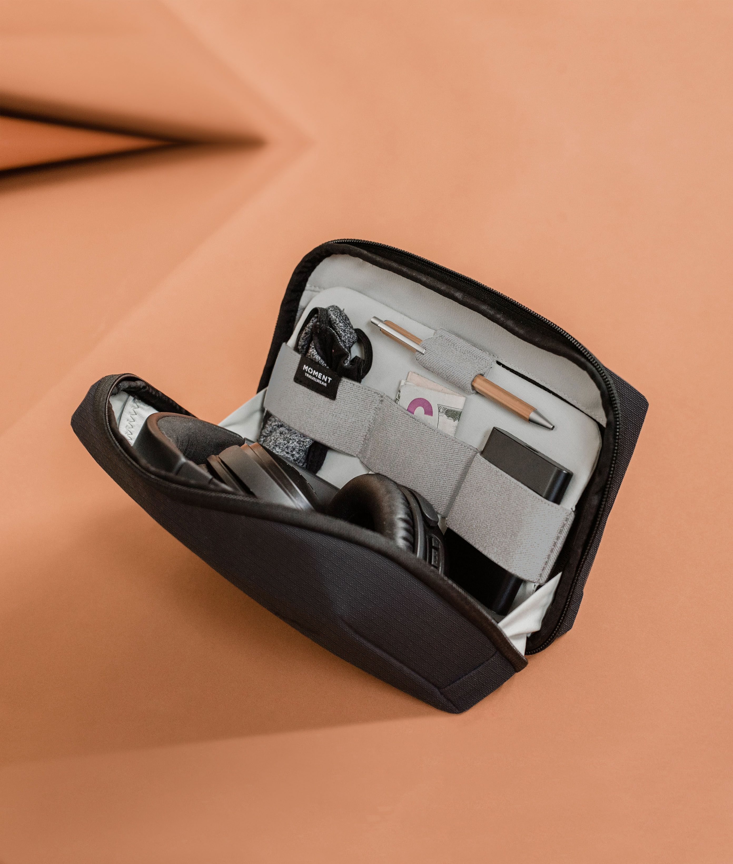Top 5 Tech & Travel Organizers | Moment