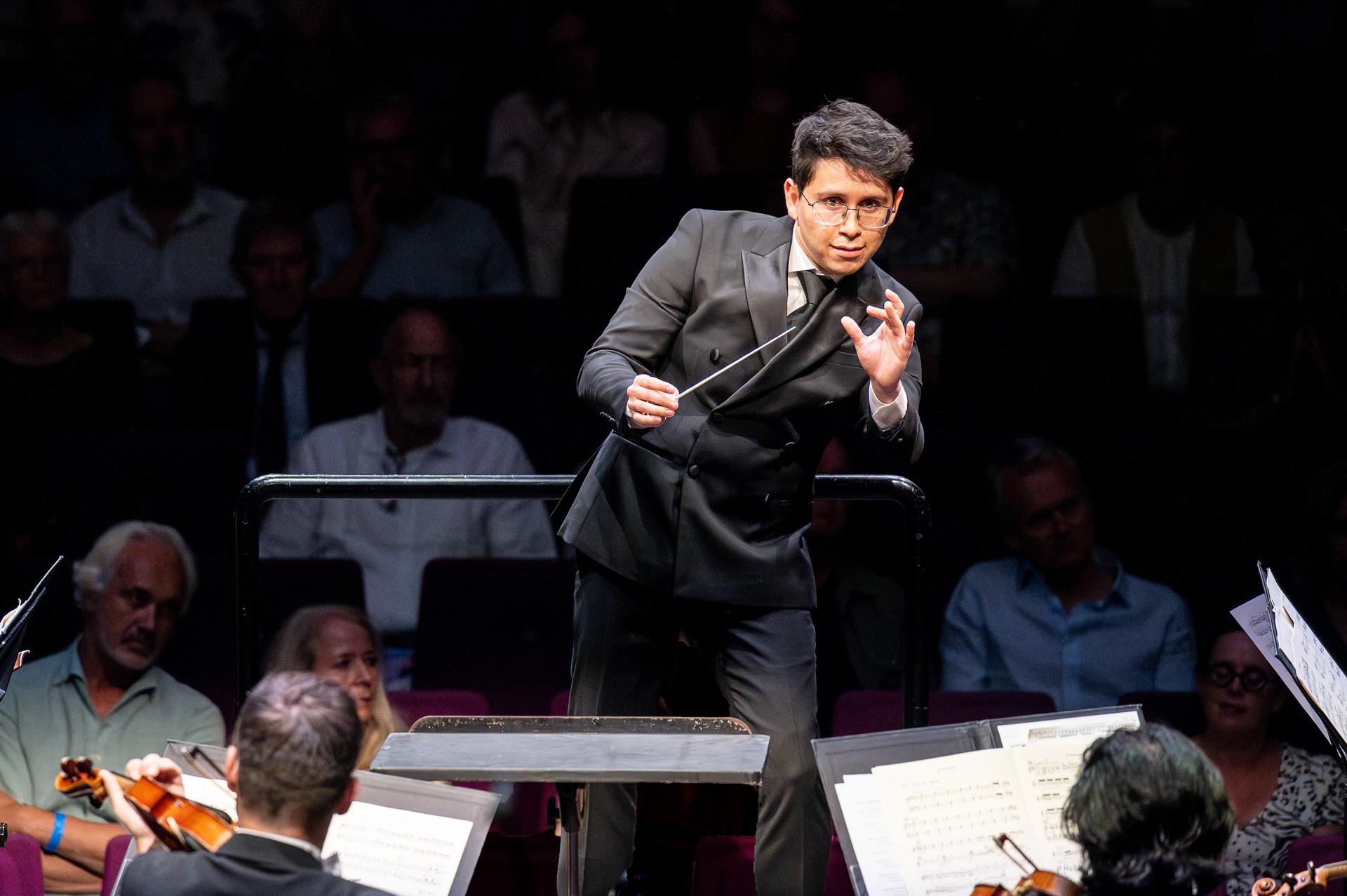 Askonas Holt welcomes new Conducting Fellows - Luis Castillo-Briceño | Askonas Holt