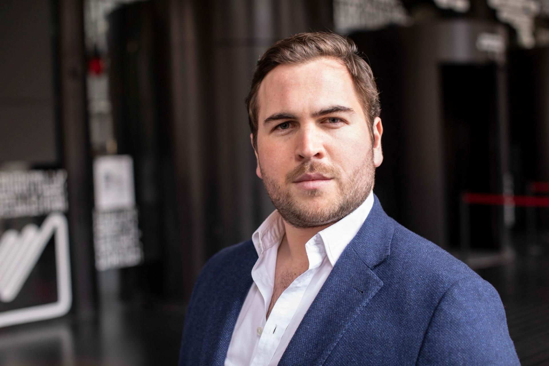 Askonas Holt welcomes tenor Robert Lewis | Askonas Holt