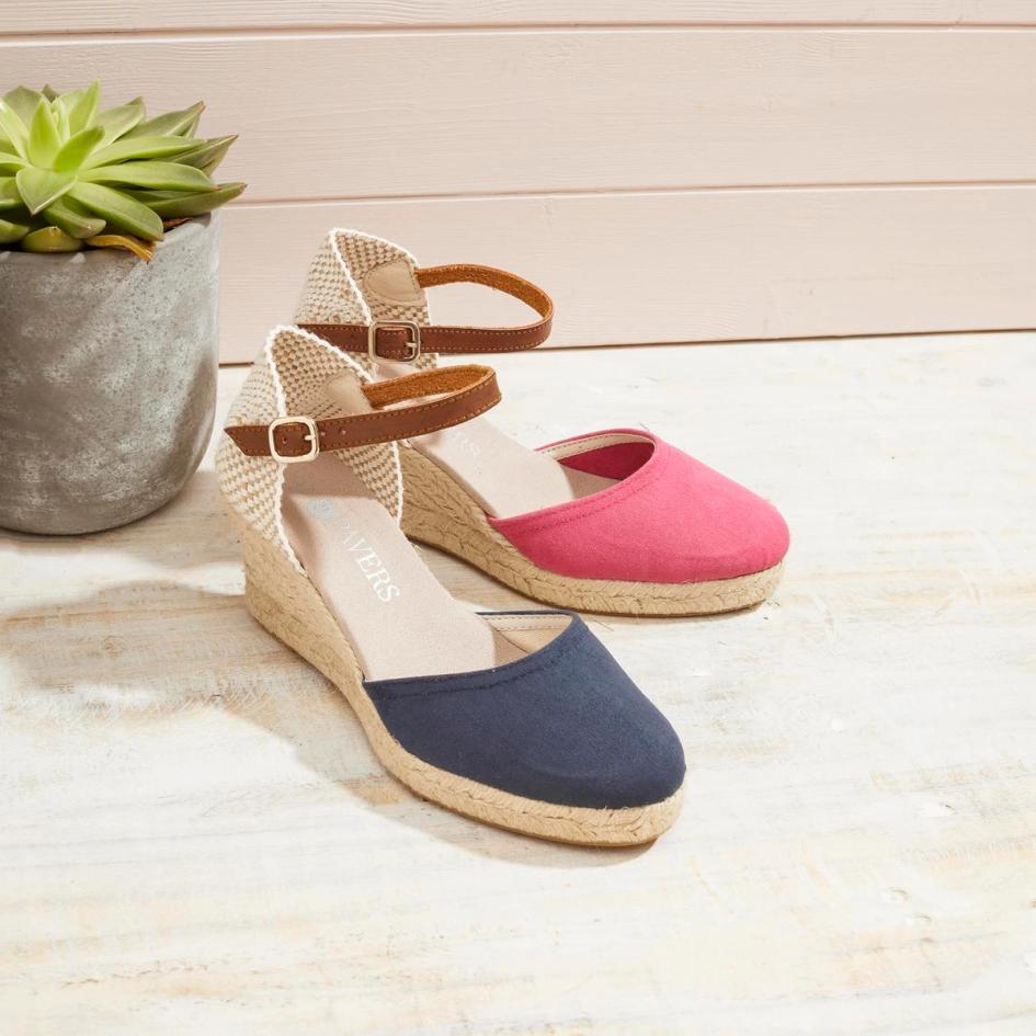 Guide: How to Clean Sandals | Pavers UK