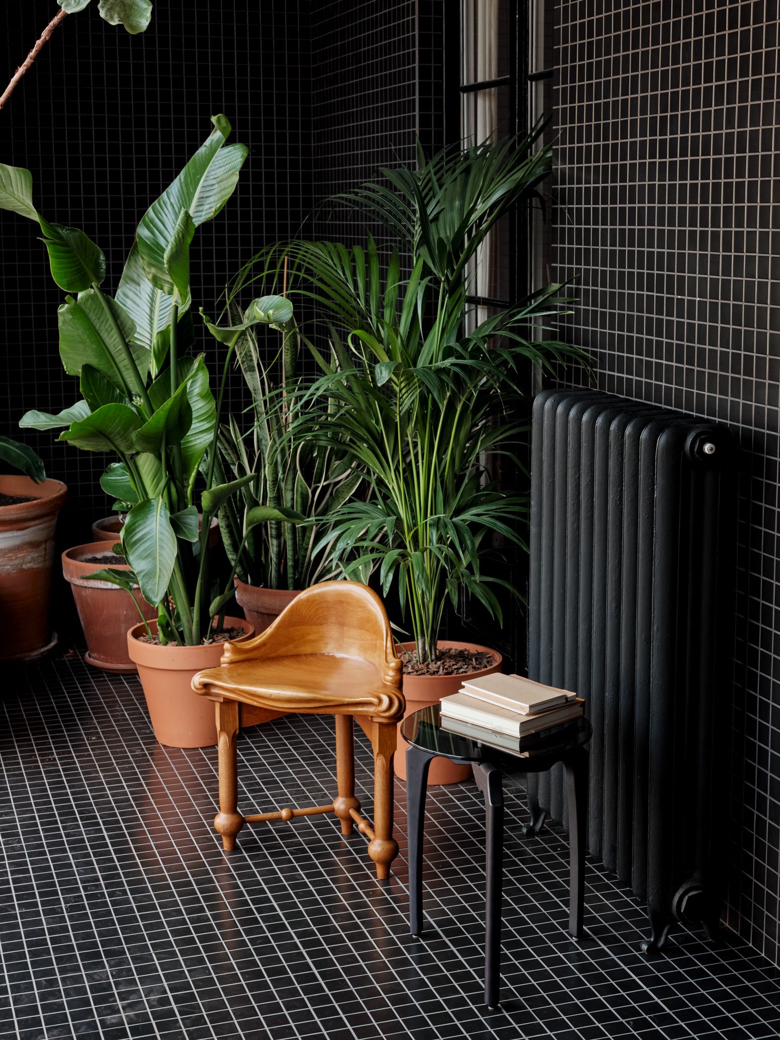 BD | Products | BD Barcelona Calvet Stool Antoni Gaudí