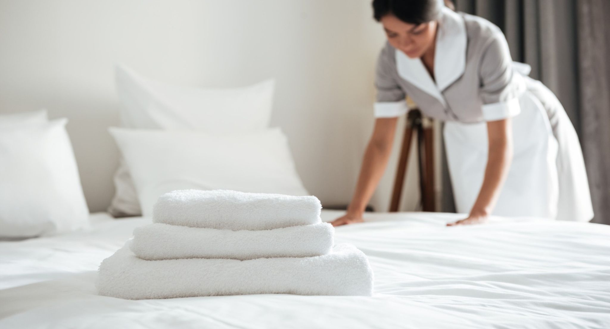 How To Clean A Hotel Room: 13 Tips & Ideas