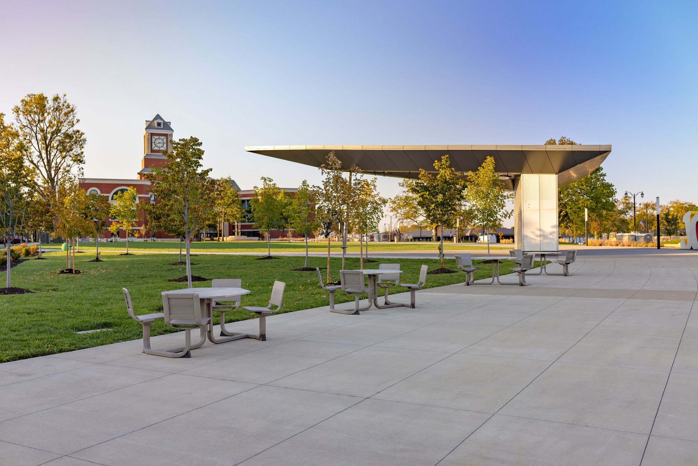 Forms+Surfaces: Johnson County Courthouse & Johnson County Square