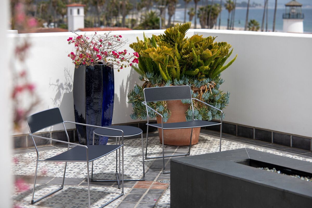 Forms+Surfaces: Linia Lounge Chair