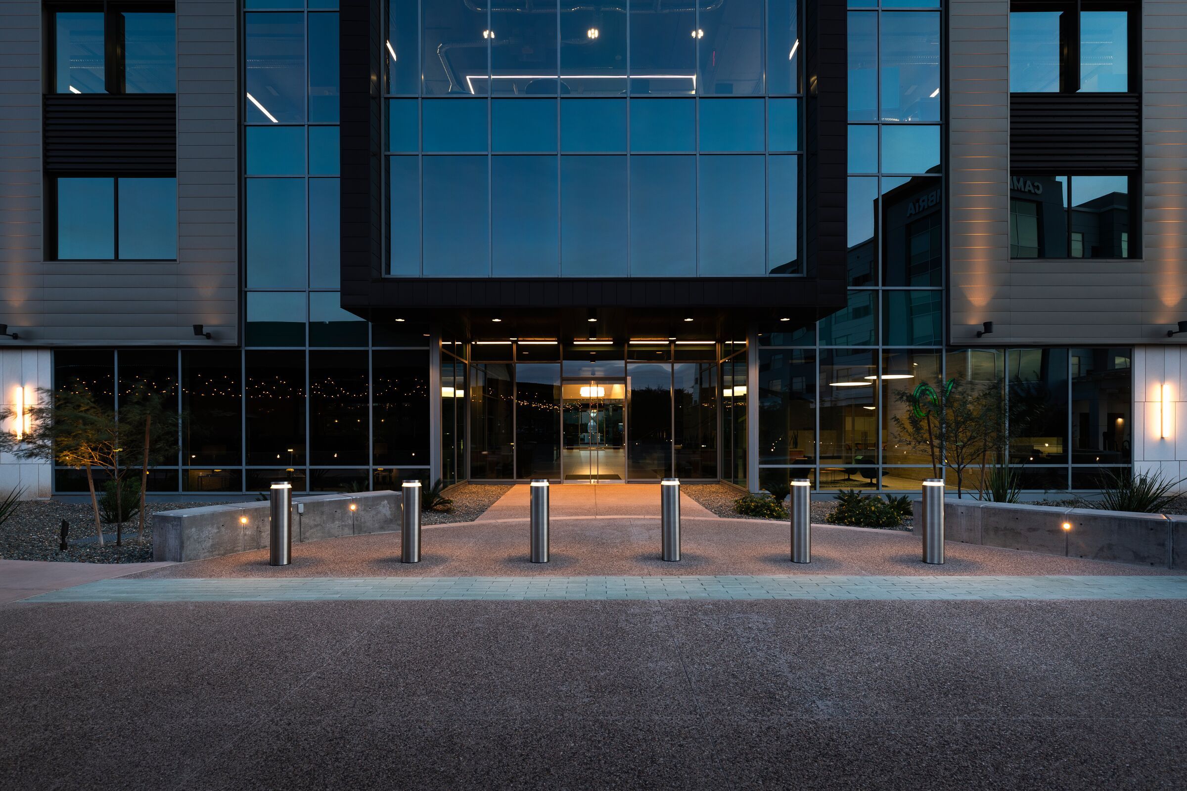 Forms+Surfaces: Helio Bollard