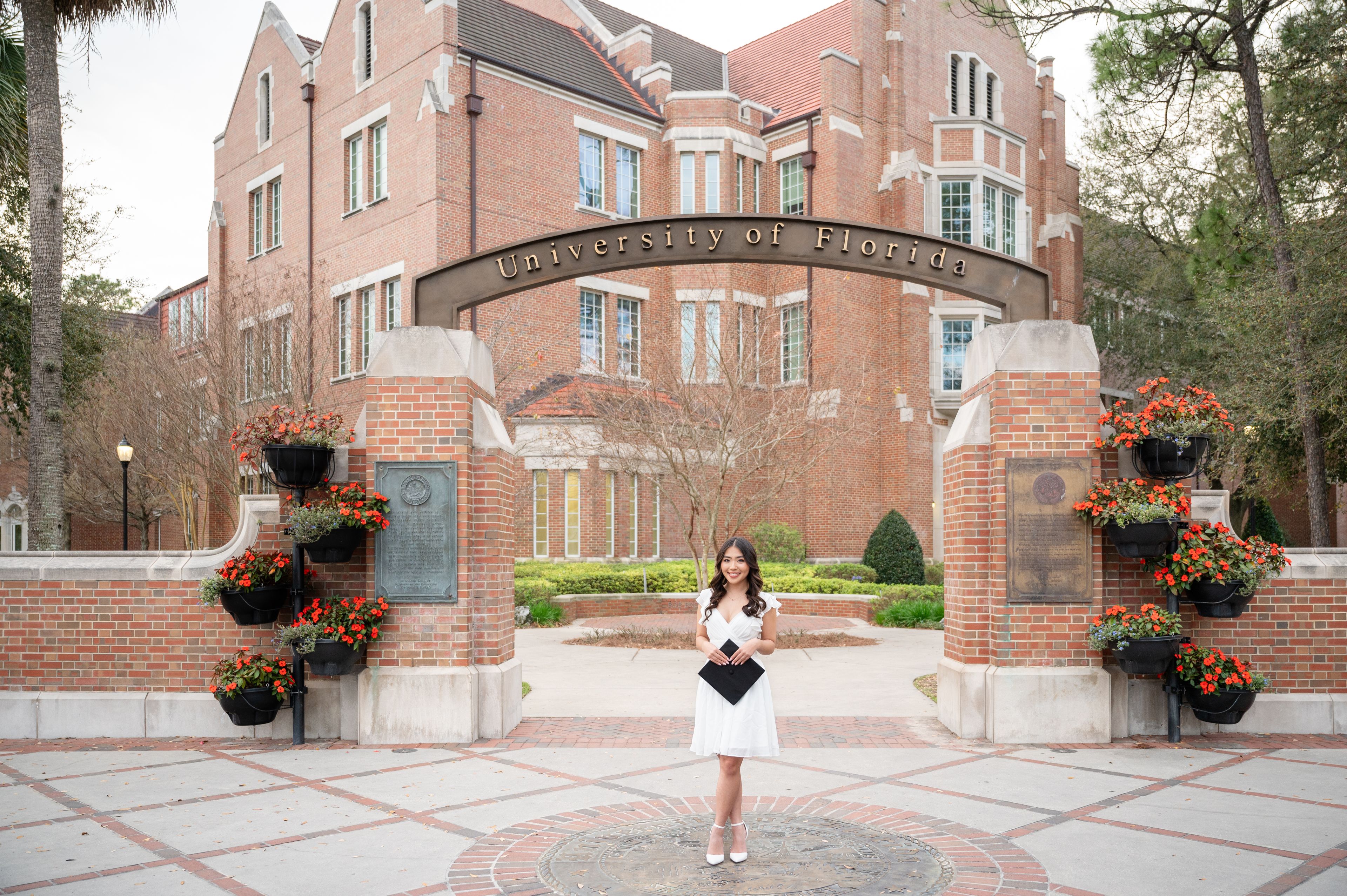 Top 5 UF Grad Photo Locations - Caitlyn Cacioppo Photography