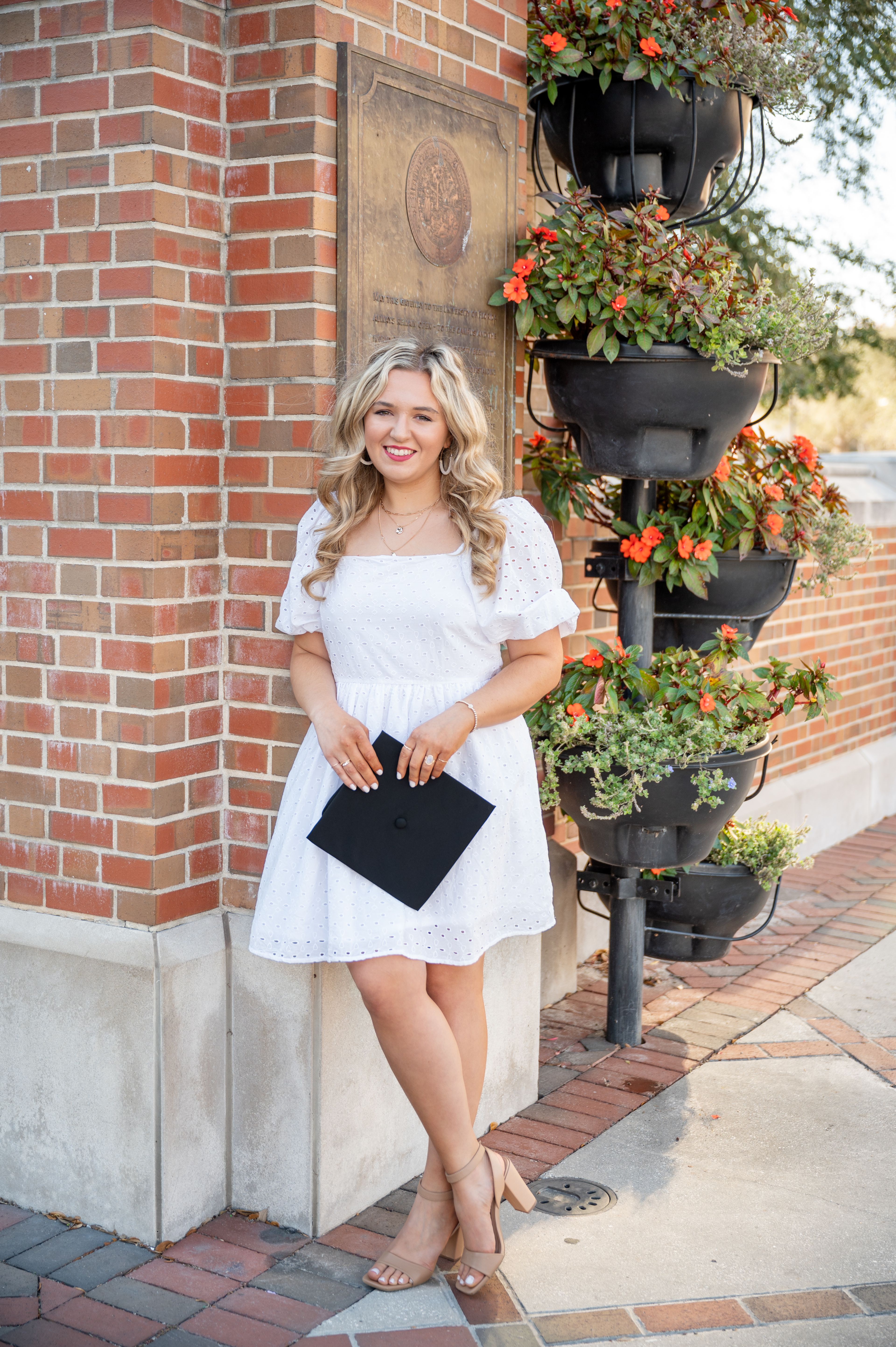 What To Wear For Your UF Grad Photo Session - Caitlyn Cacioppo Photography