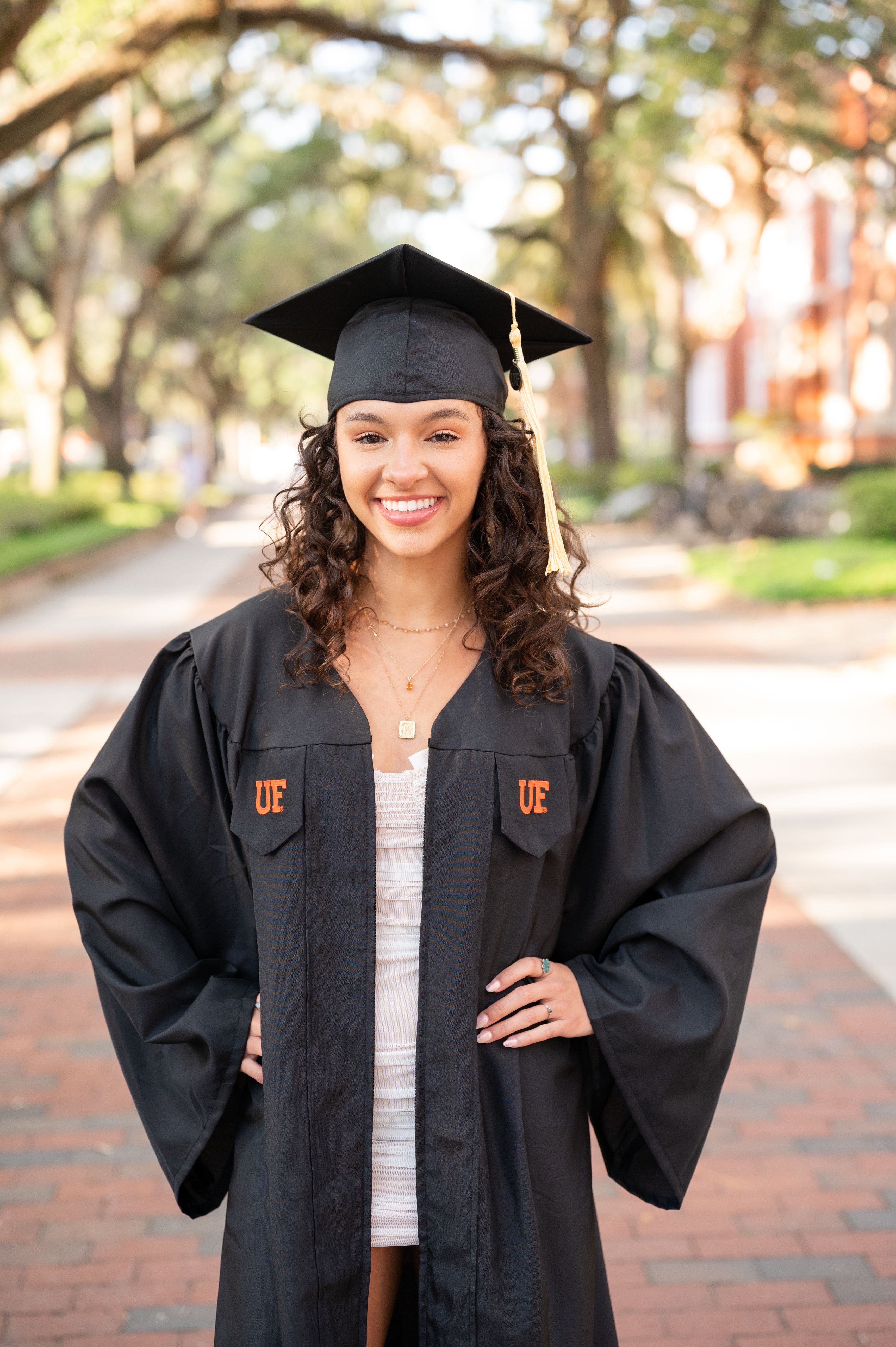 8 Popular Poses for UF Grad Photos - Caitlyn Cacioppo Photography