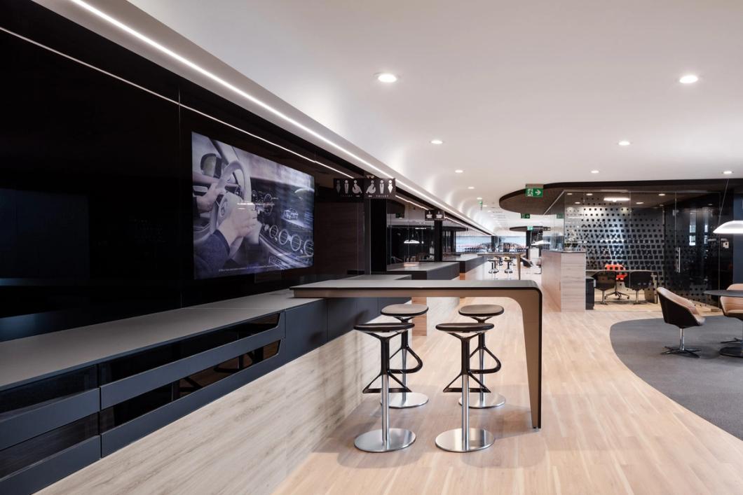 International Retail Design Mercedes-Benz – GRAFT