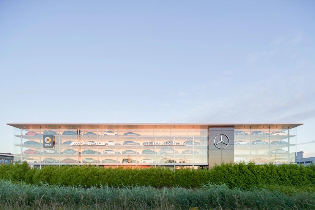 International Retail Design Mercedes-Benz – GRAFT