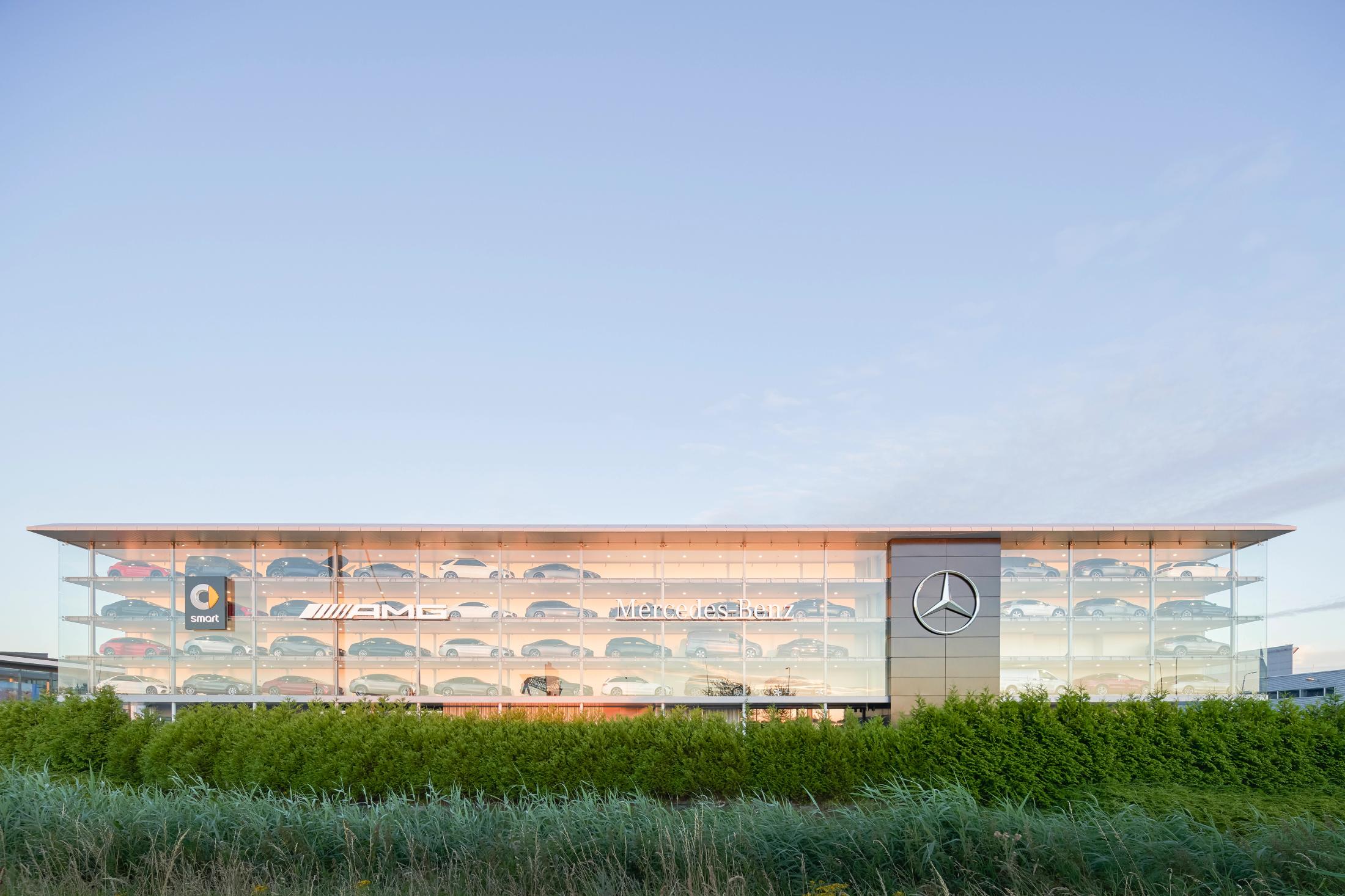 International Retail Design Mercedes-Benz – GRAFT