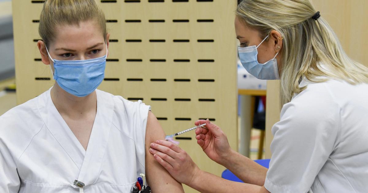 Starta vaksinasjon av helsepersonell | Klassekampen