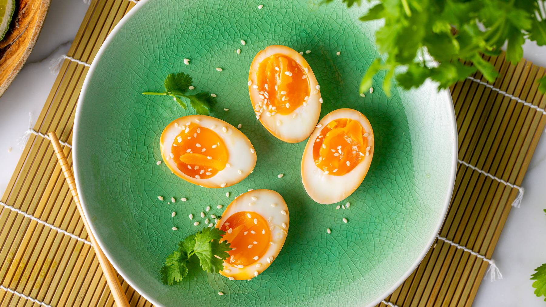 Ramen med kylling og soyamarinerte egg | KIWI
