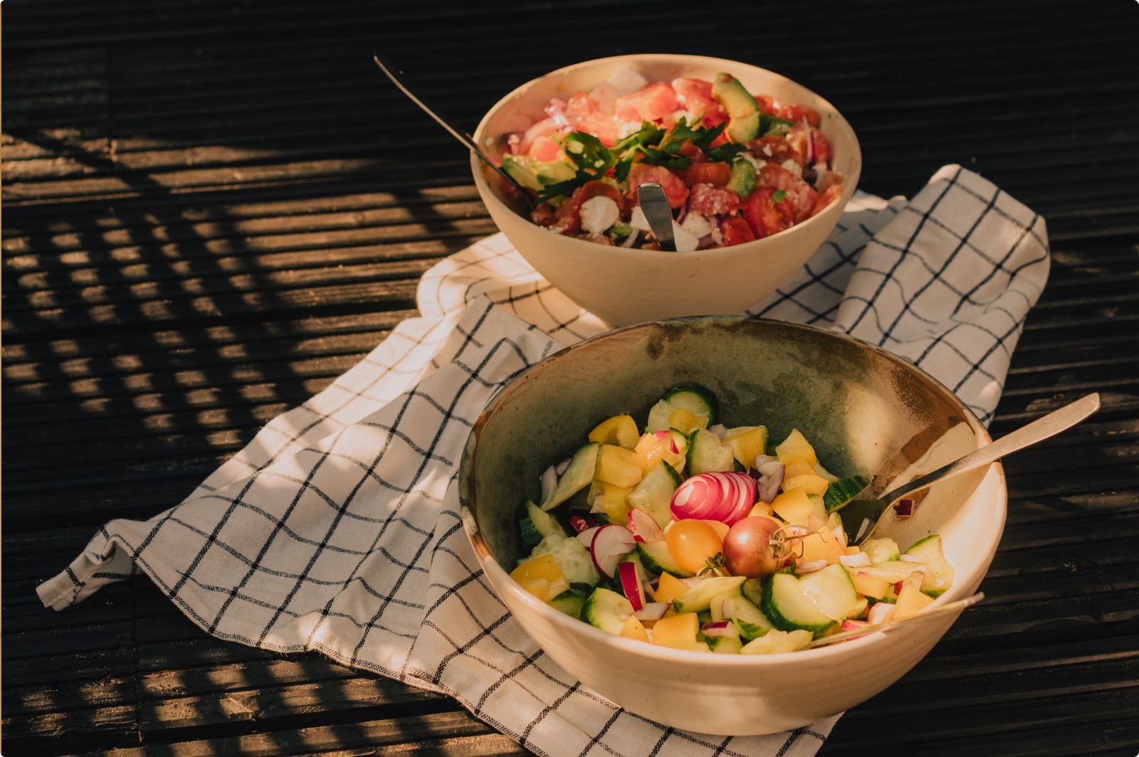 Raus | Staying with us