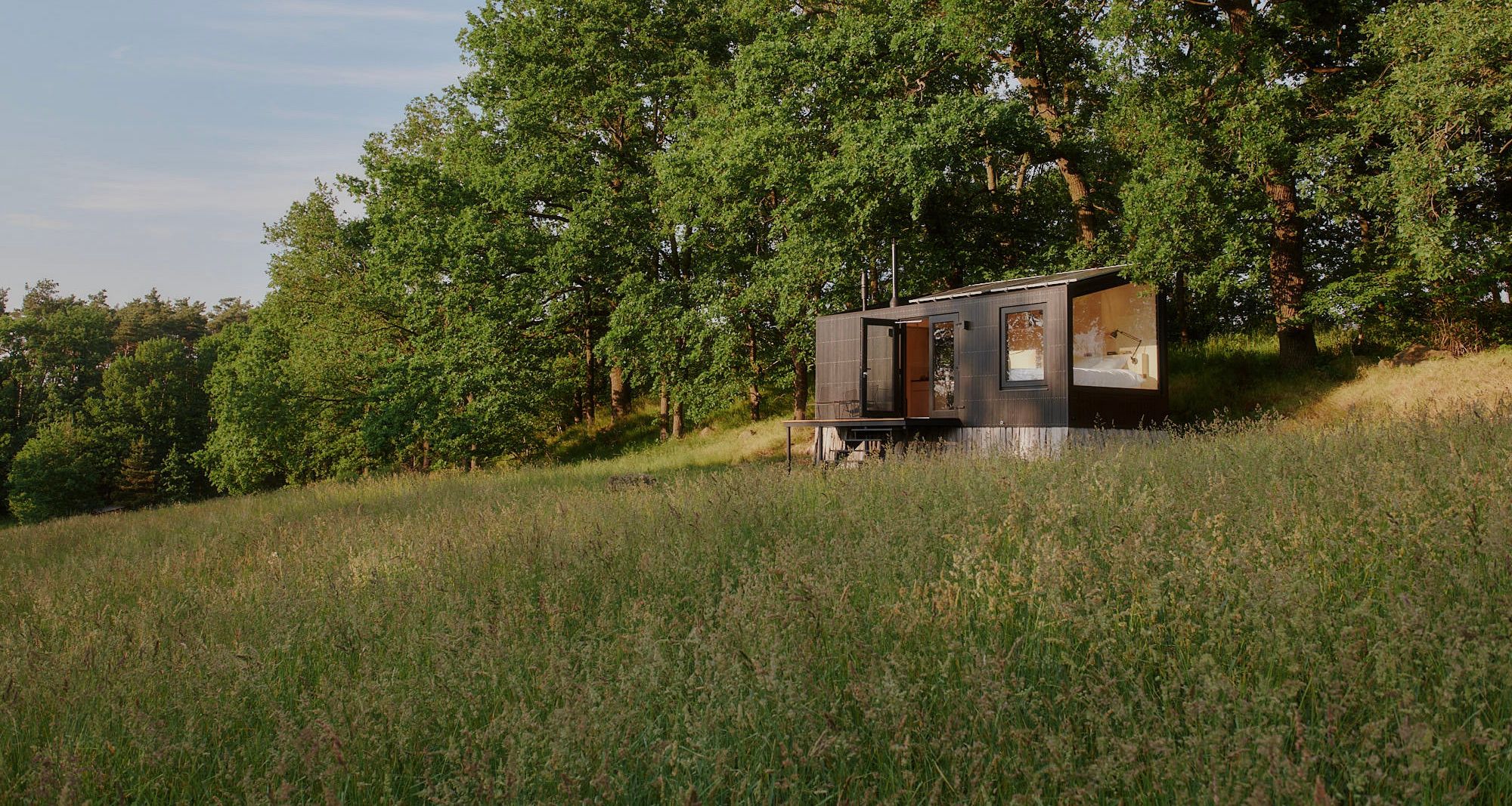 Raus | Staying with us