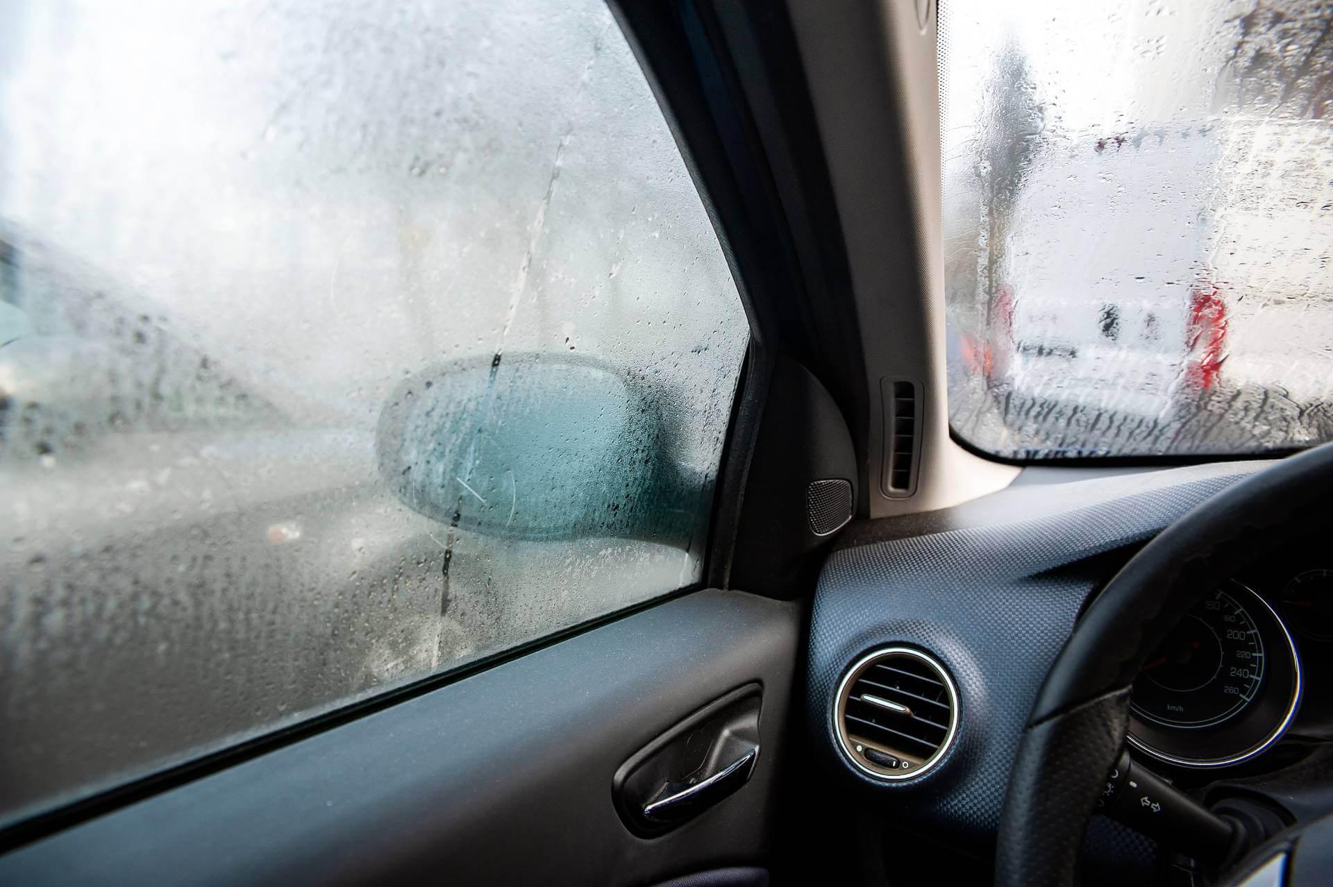 How to keep the windshield from fogging