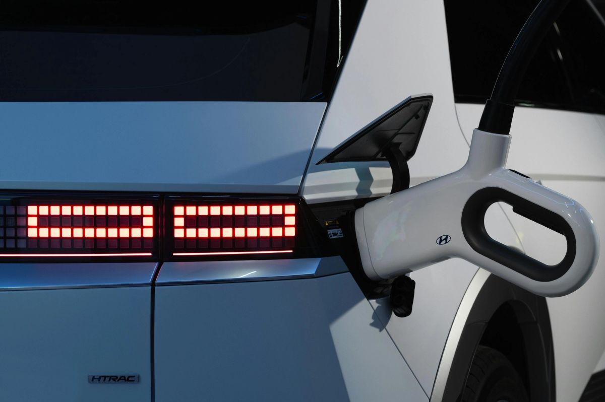 Reinventing the Wheel: Branding EV’s in the Electric Age. - Gramafilm