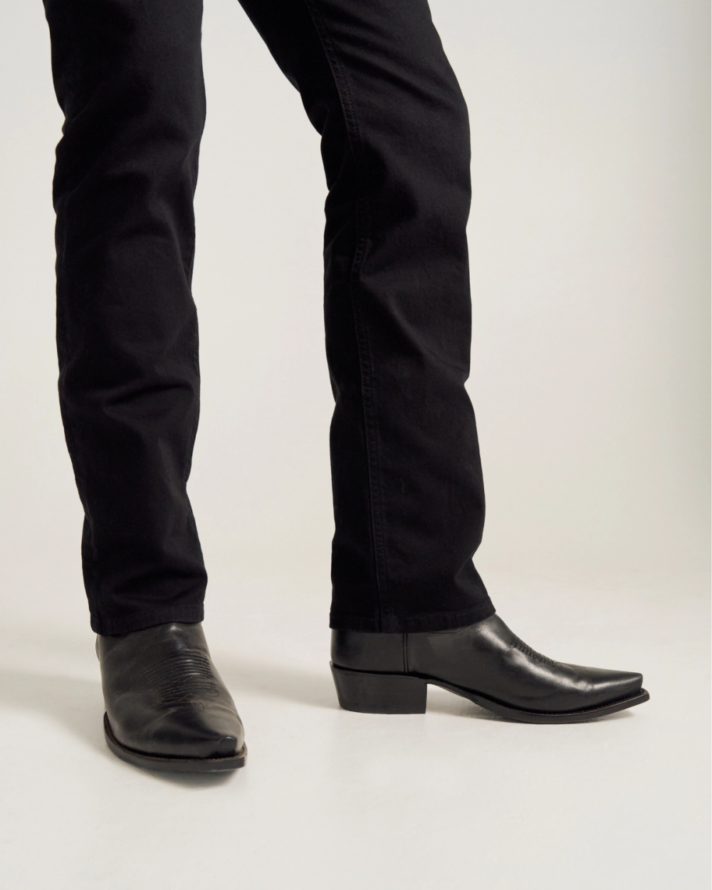 The Garrett in Midnight Cowhide - Men's Cowboy Boot | Tecovas