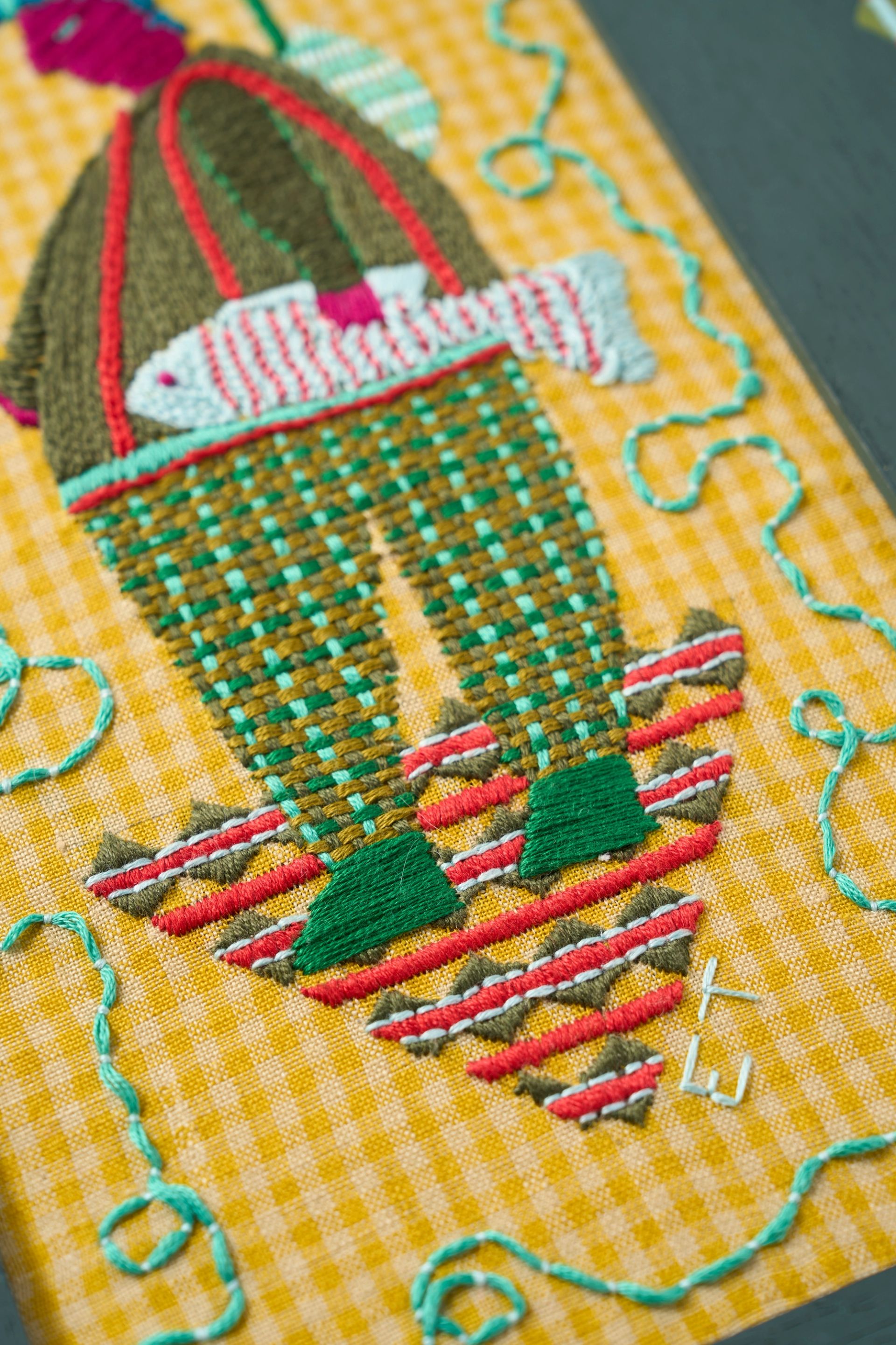 How to darn | Guide to using needle weaving and darning in your embroidery