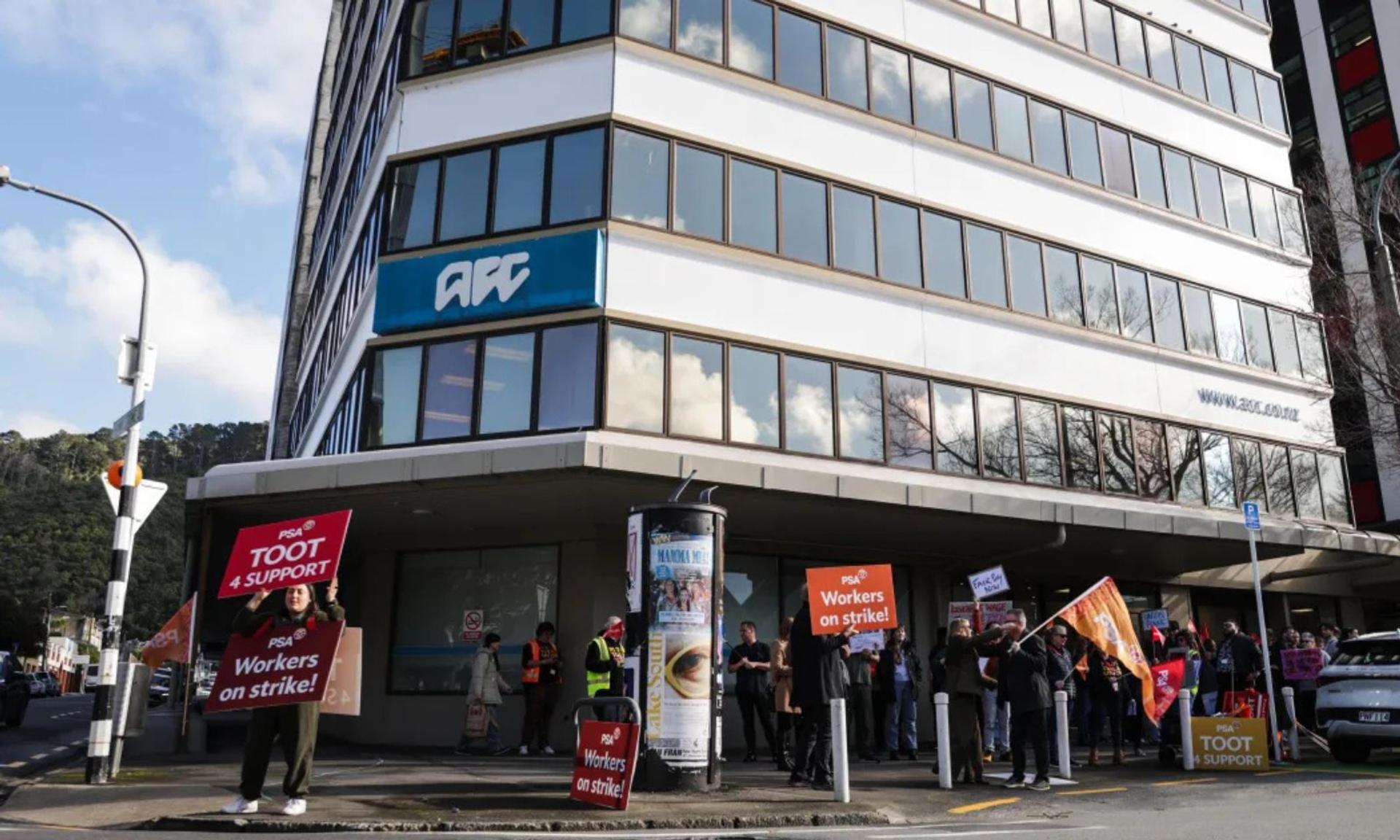 Ex-Tropical Cyclone Tam slams NZ's North Island with gale winds and ...