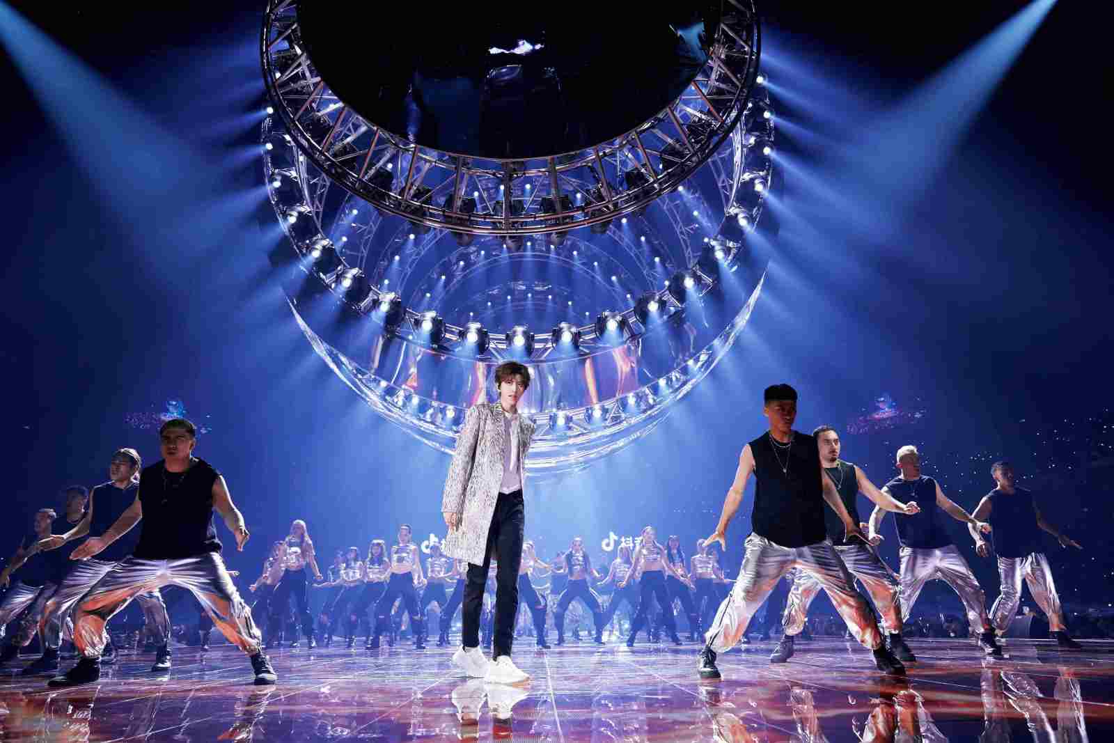 Māori-Sāmoan dancer makes his presence felt with K-Pop supergroup