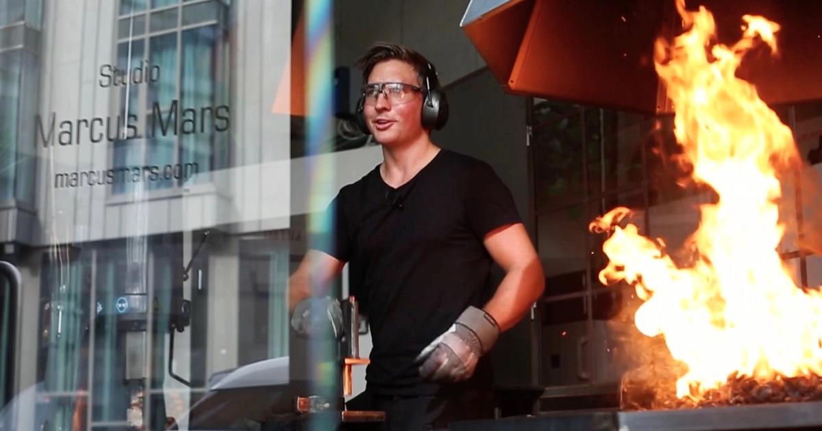 Marcus Mars er smedkunstneren som får tårene til å trille