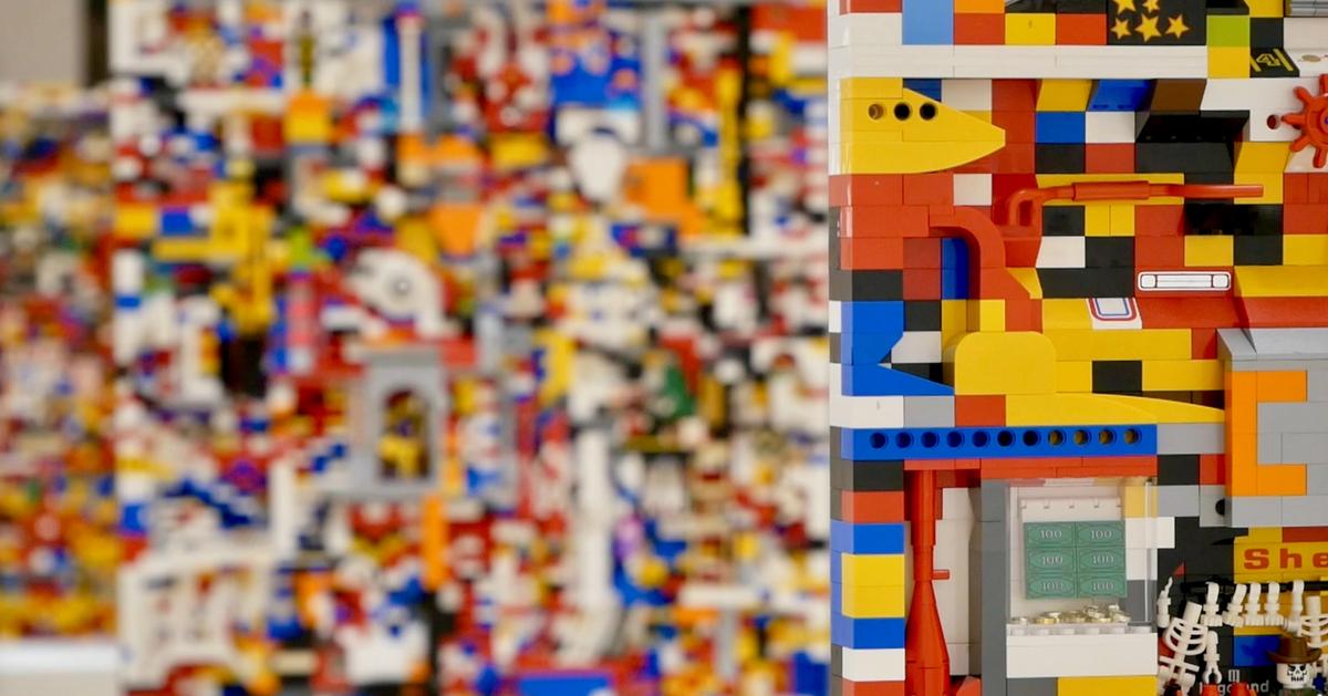 Søren Krag stiller politiske spørsmål med LEGO hos Skog Art space