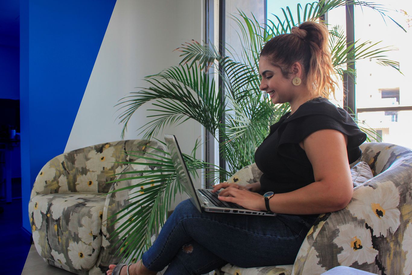 Small Teams, Huge Impact: The Advantages of Small Teams in Business - Logisoft