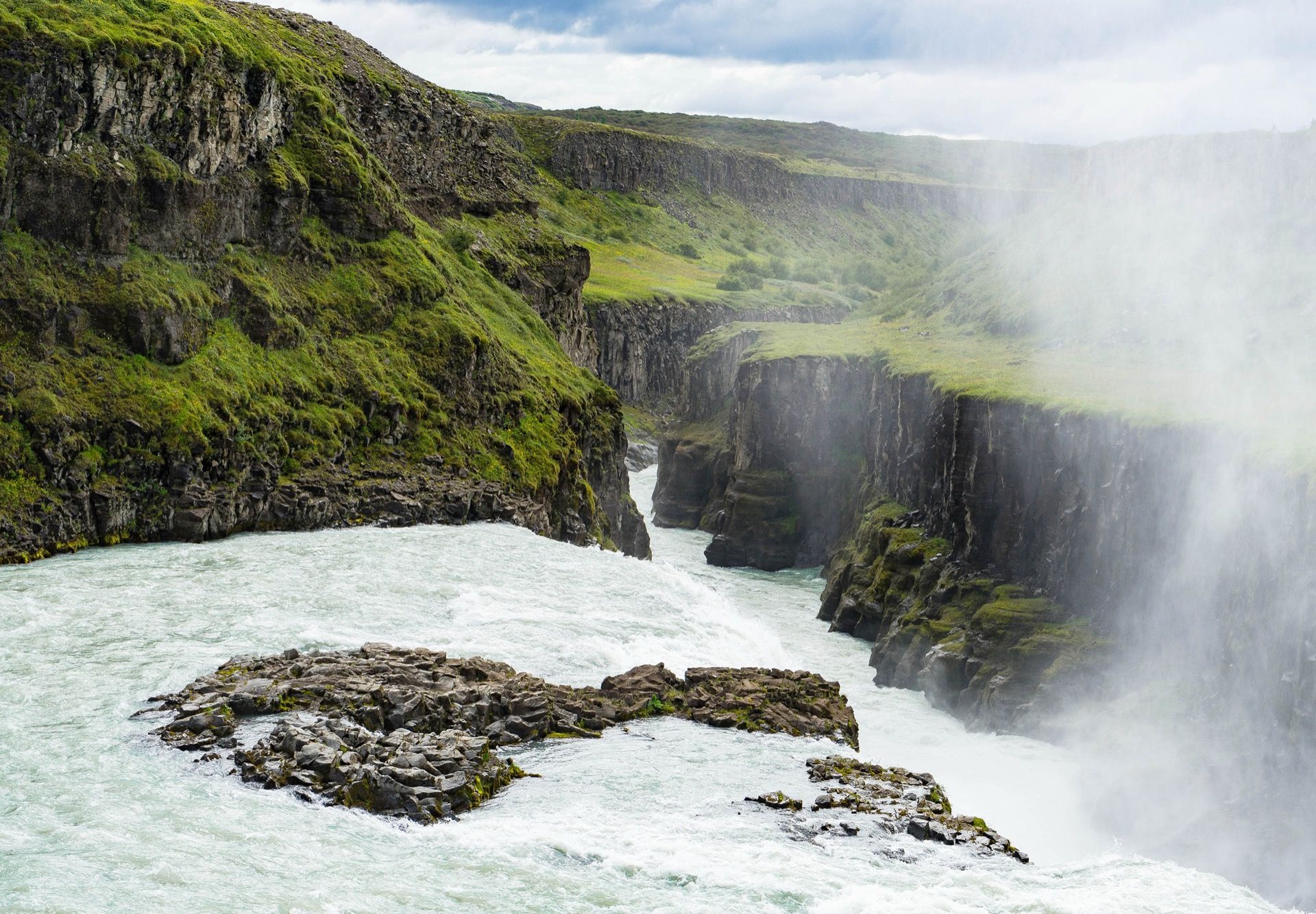 Ultimate Guide to Golden Circle Day Tours Iceland 2026