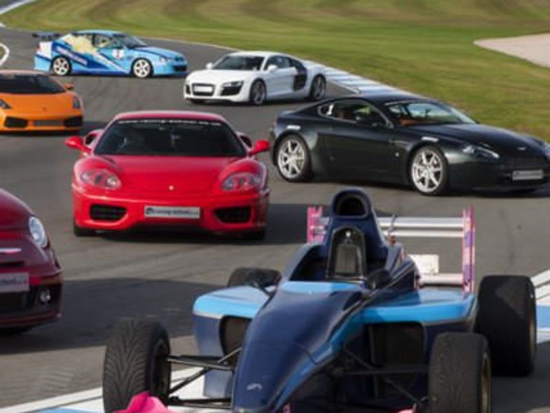 The Racing School’s Formula 1 & Touring Car Experience | The Gentleman ...
