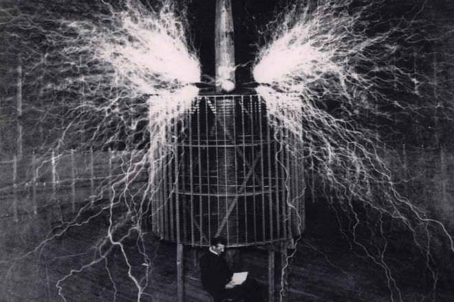 WHO? - NIKOLA TESLA AND THE ‘WAR OF THE CURRENTS’ | The Gentleman's Journal