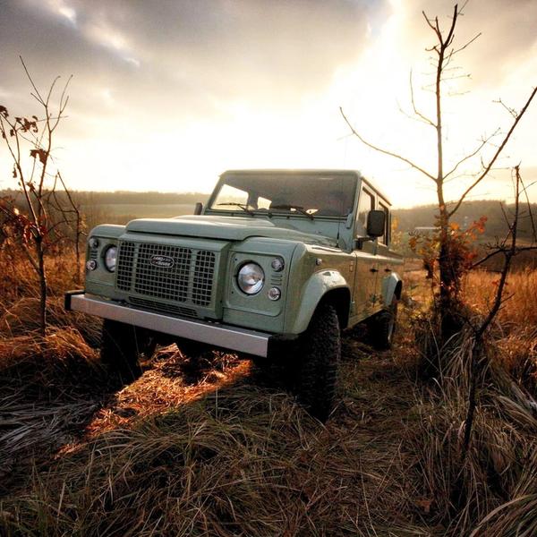 Long live the Land Rover Defender! The British icon rides again ...
