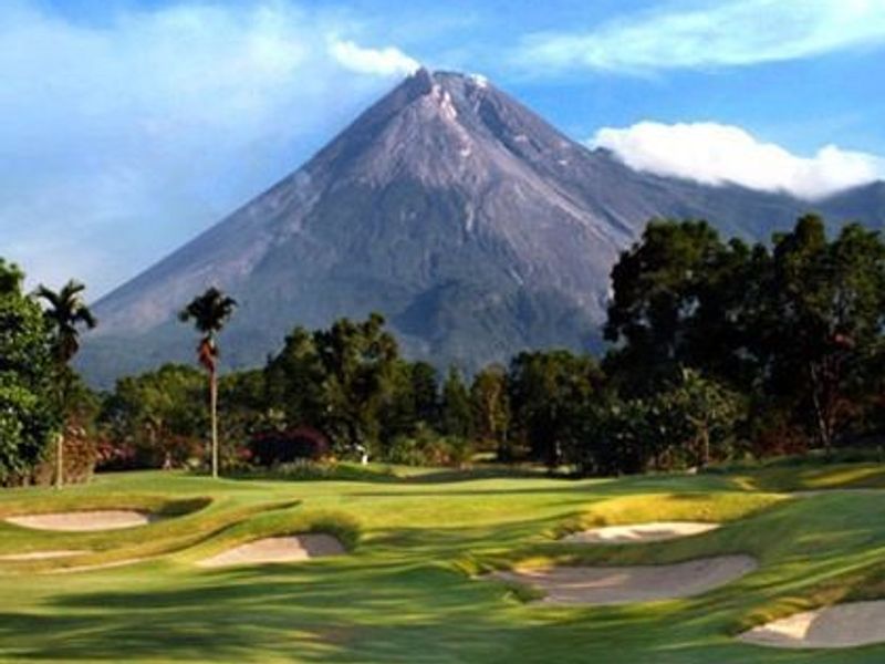 6 of the most bizarre golf courses in the world | The Gentleman's ...