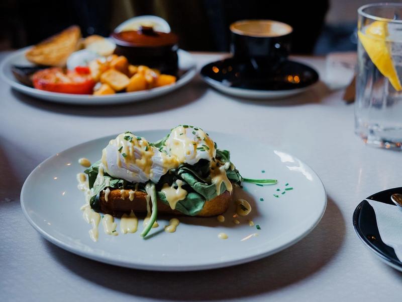 A gentleman's guide to making the perfect cooked breakfast | Gentleman ...