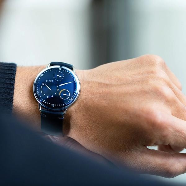 The Ressence ‘Type 1 Round’ ticks in time with your senses | Gentleman ...