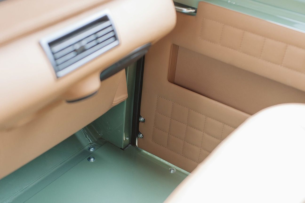 Reborn: the beautiful vintage Defender is back | Gentleman's Journal ...