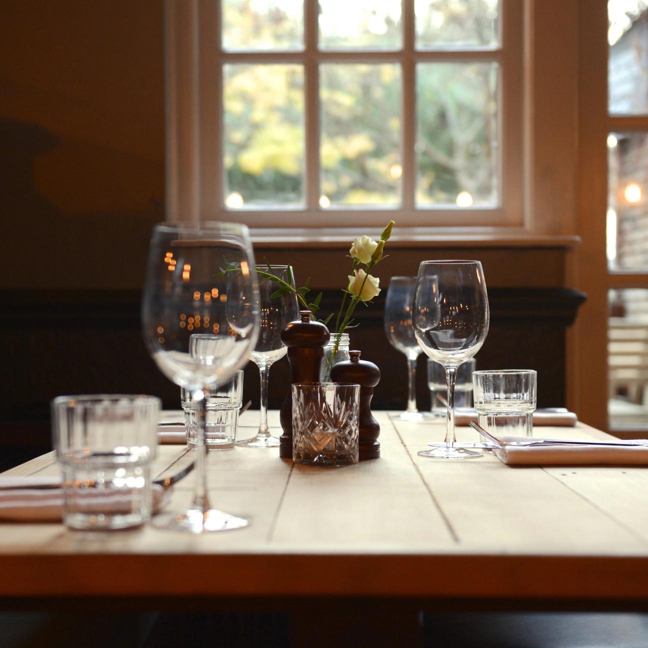 Watch the Boat Race from our 6 favourite Thameside pubs | The Gentleman ...