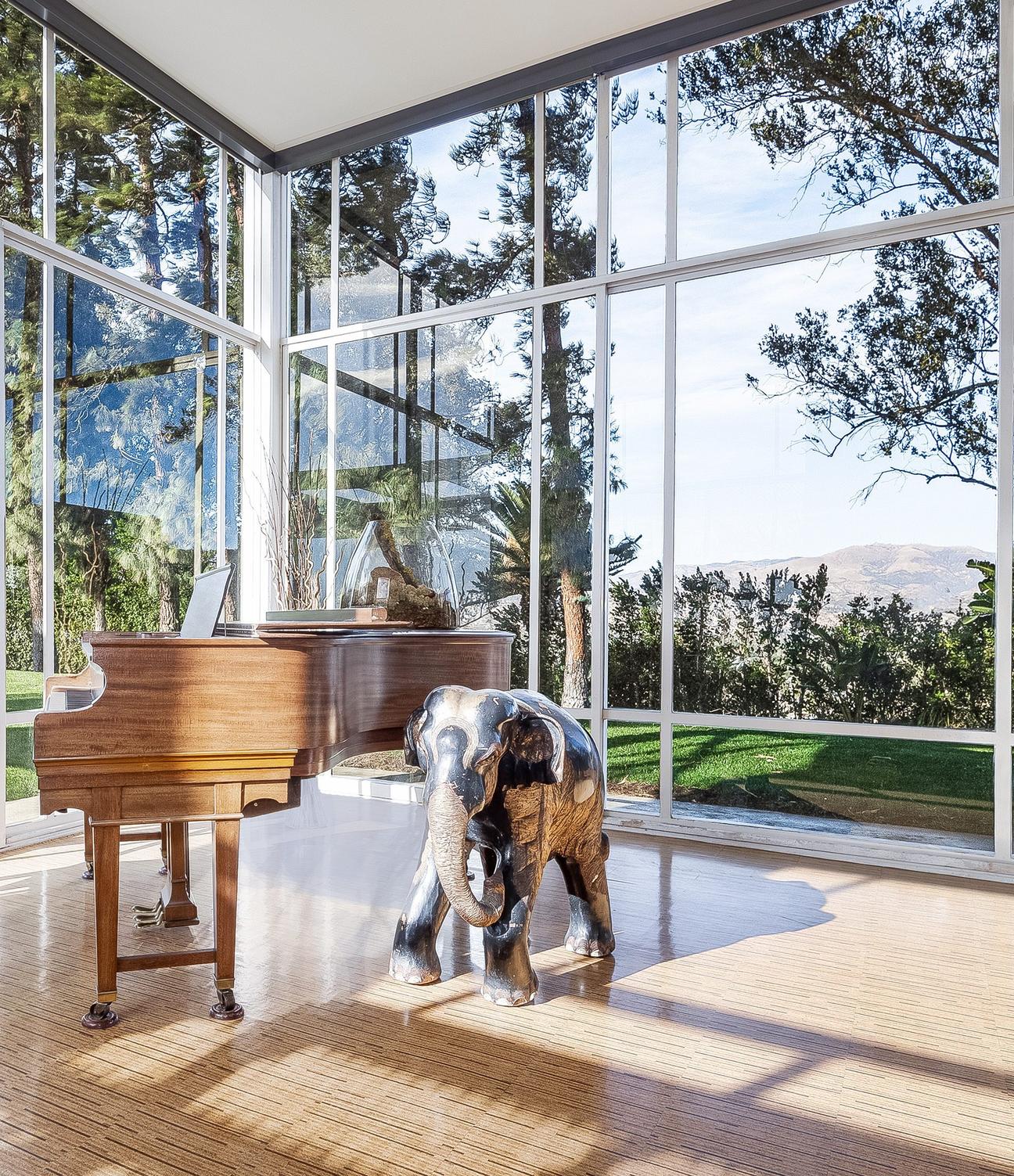 Take a look around Frank Sinatra’s Los Angeles home | The Gentleman's ...