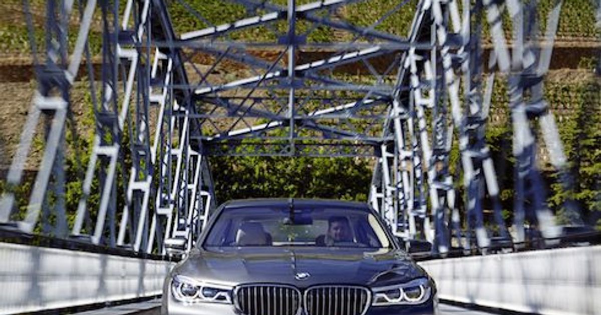 REVIEW: exploring the BMW 7 Series... and its party trick | The ...