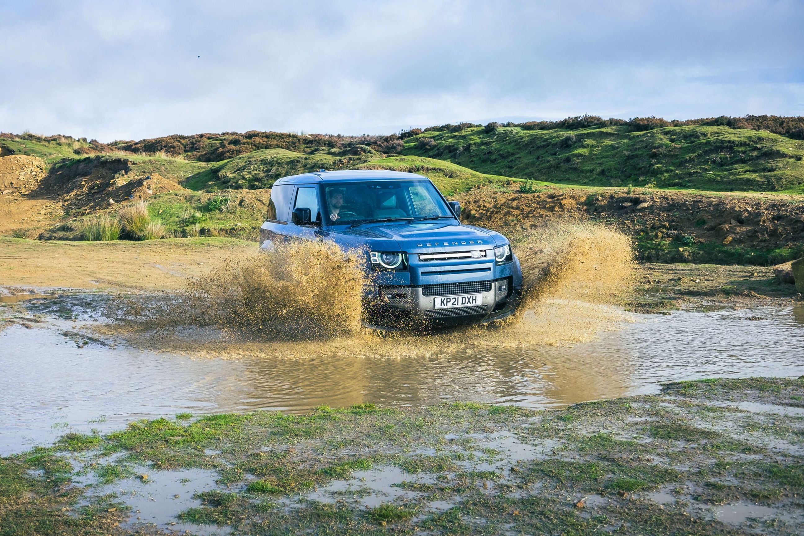 Can a road-spec Land Rover Defender cope with off-roading? | Gentleman ...