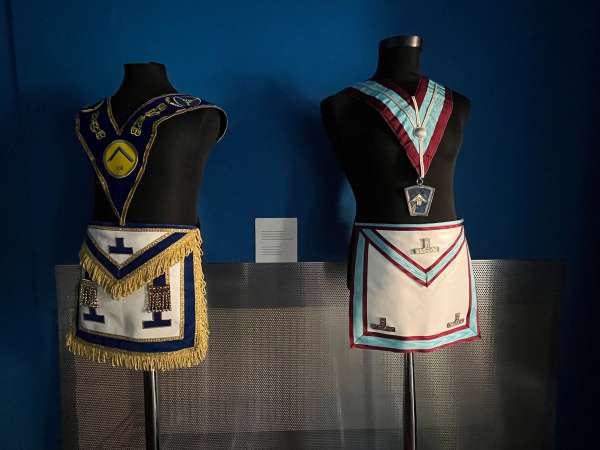 Templu Masonic deschis pentru ceremonii la Sibiu, cu expoziție de piese ...