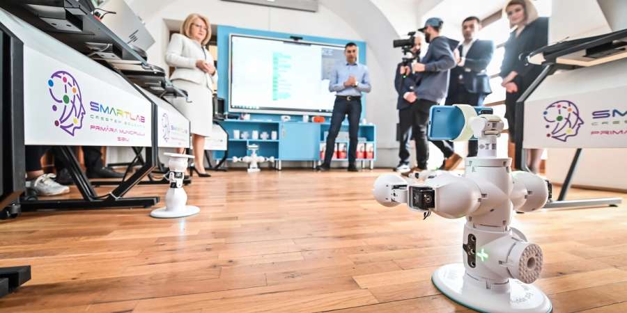Shape Robotics se implică în dotarea școlilor din Sibiu cu echipamente IT