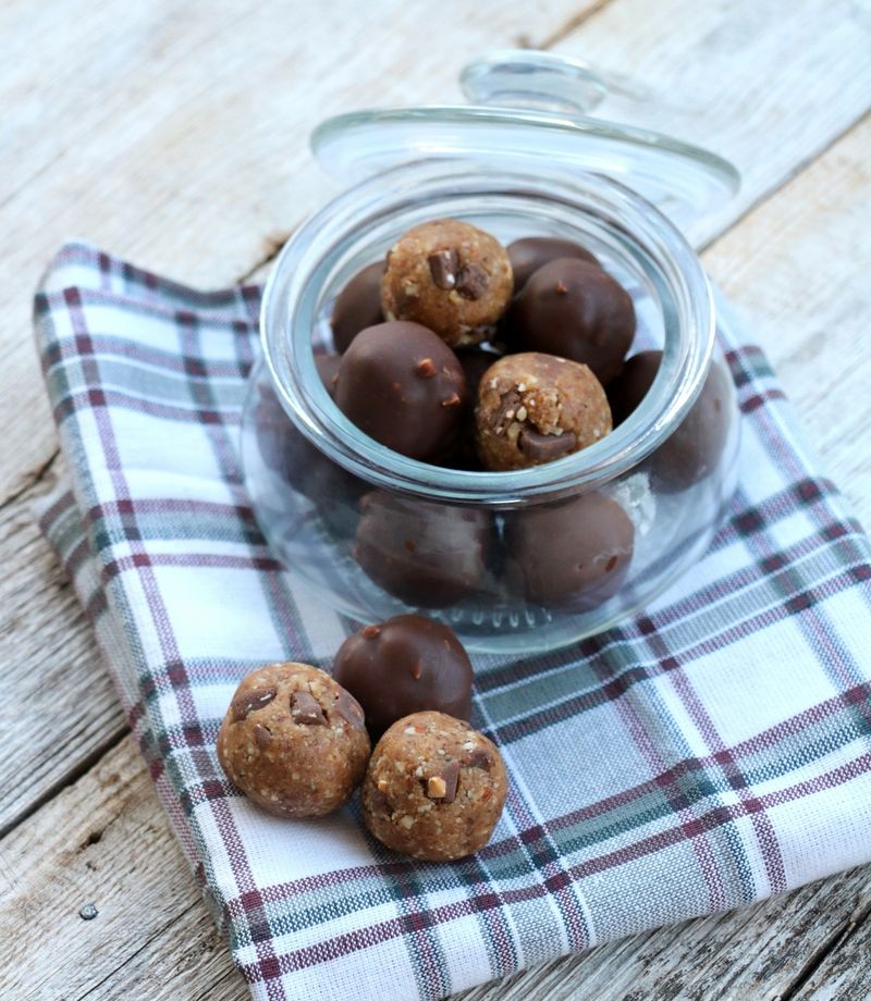 LINDASTUHAUG – Søte og sunne cookie dough kuler
