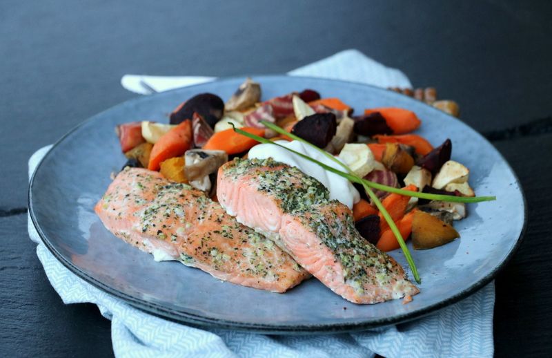 LINDASTUHAUG – Laks med ovnsbakte rotgrønnsaker