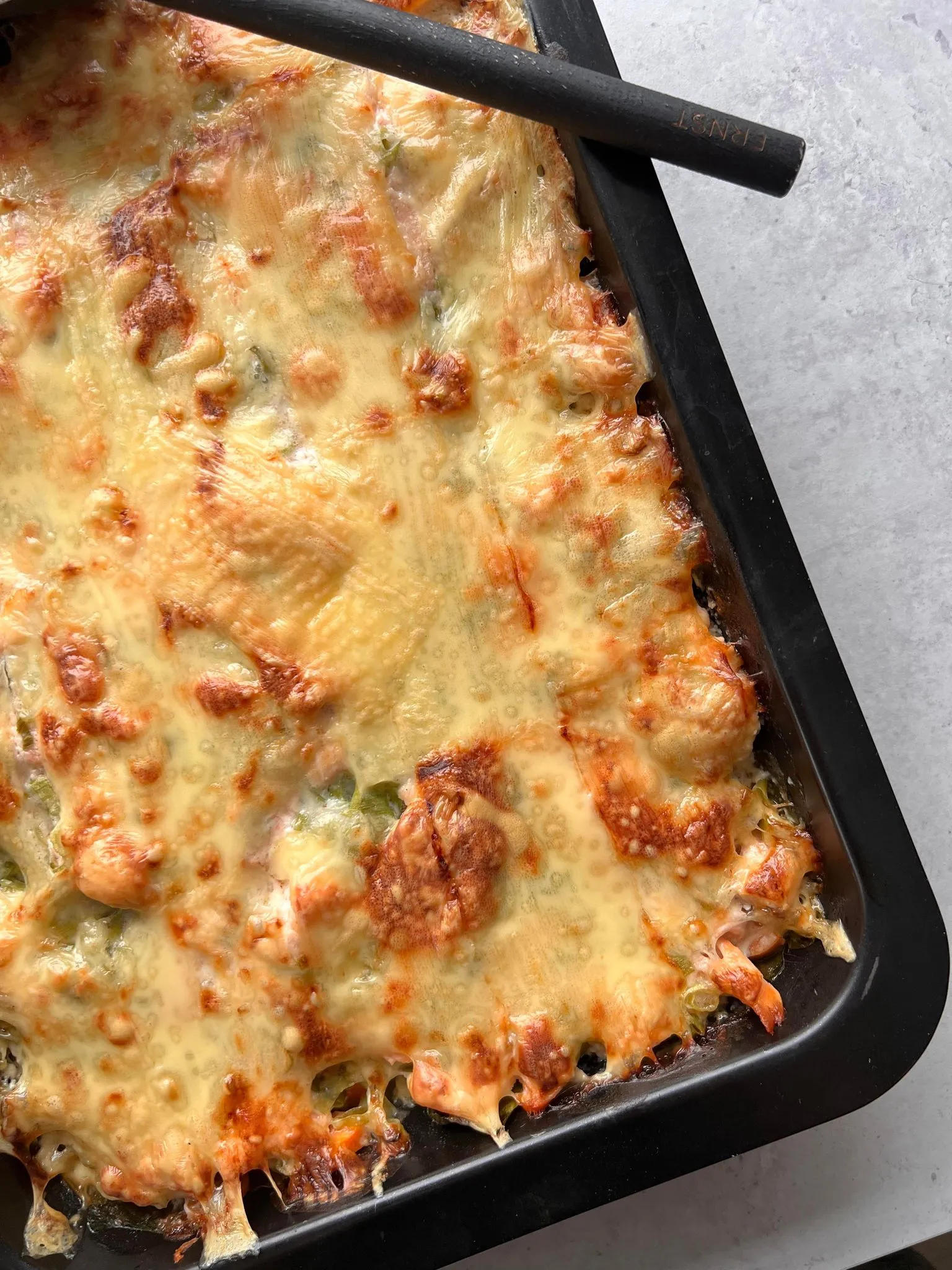 LINDASTUHAUG – Lakseform med krema parmesansaus