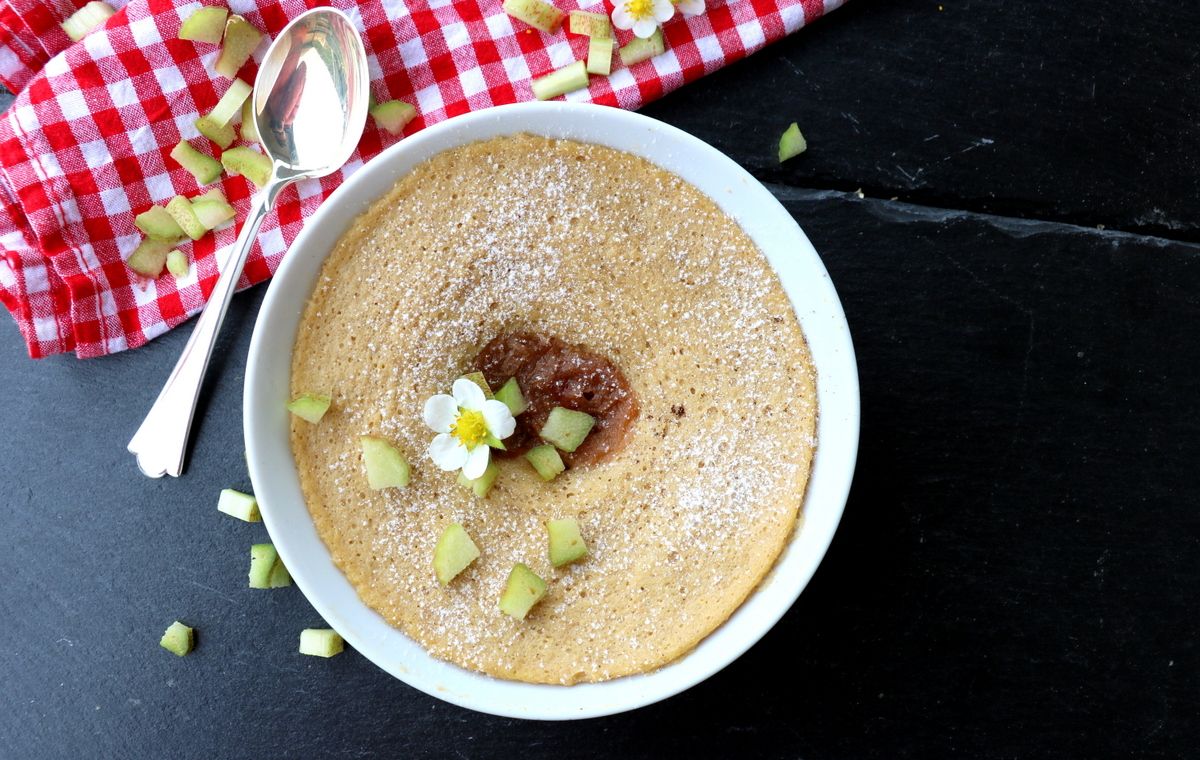 LINDASTUHAUG – Sukkerfri kake-i-kopp med rabarbra