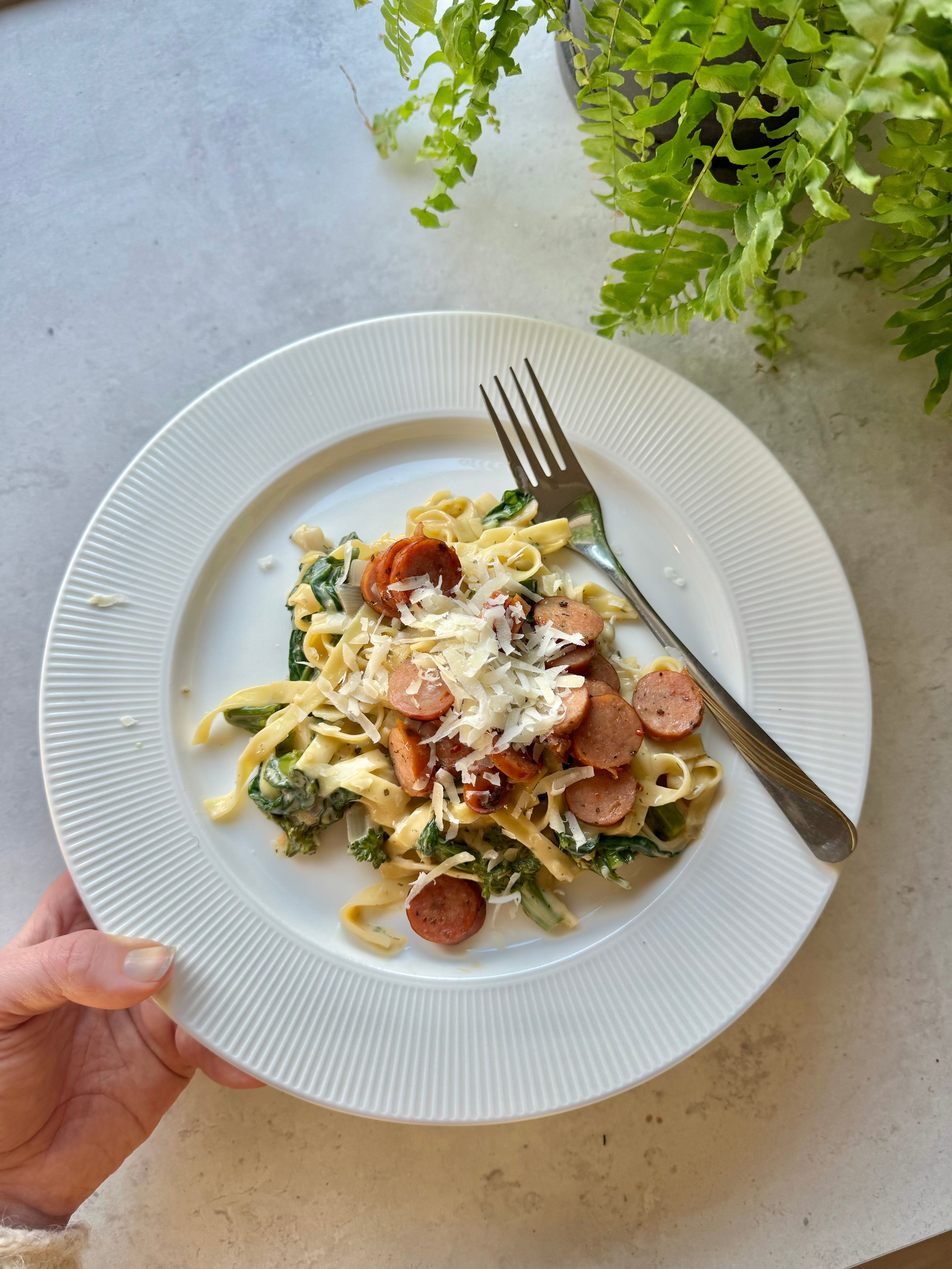 LINDASTUHAUG – Heimelaga, sunn pizza med proteinrik havrebunn